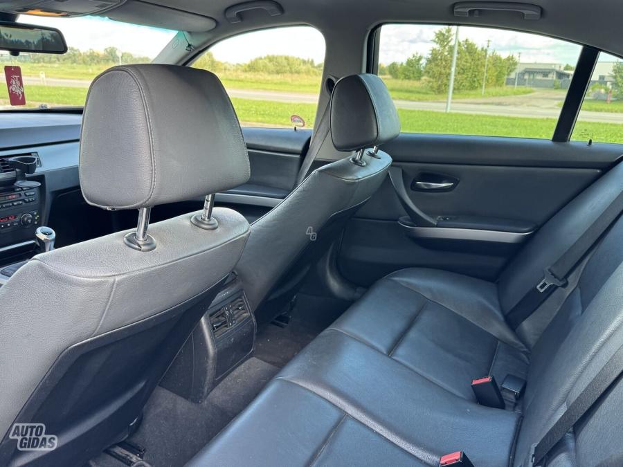 Pelēks BMW 320 2005 Panevēža, ar dzinēja tilpumu 2.00 L un nobraukumu 393 tūkst. km par 1850 €, foto 15 vietnē AUTOMOTO.COM.LV