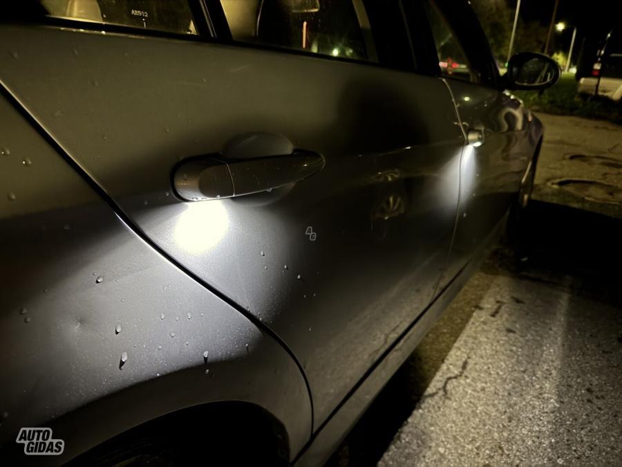 Pelēks BMW 320 2005 Panevēža, ar dzinēja tilpumu 2.00 L un nobraukumu 393 tūkst. km par 1850 €, foto 16 vietnē AUTOMOTO.COM.LV