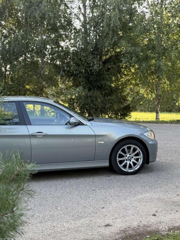 БМВ 320 2005 в Вильнюс на AUTOMOTO.COM.LV Серый БМВ 320 2005 в Вильнюс, объемом двигателя 2.00 л и пробегом 240 тыс. км за 2200 €, фото 5 на AUTOMOTO.COM.LV