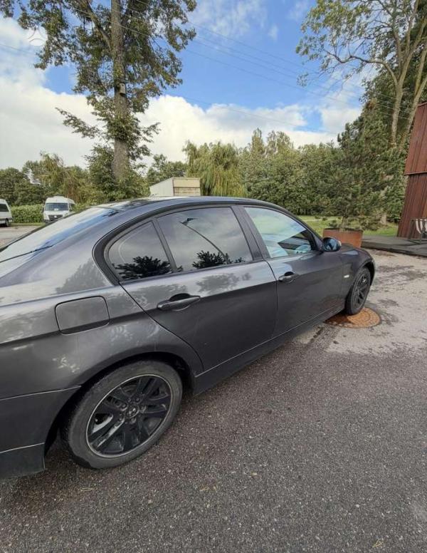 Pelēks BMW 320 2005 Kauņa, ar dzinēja tilpumu 2.00 L un nobraukumu 498 tūkst. km par 2000 €, foto 4 vietnē AUTOMOTO.COM.LV