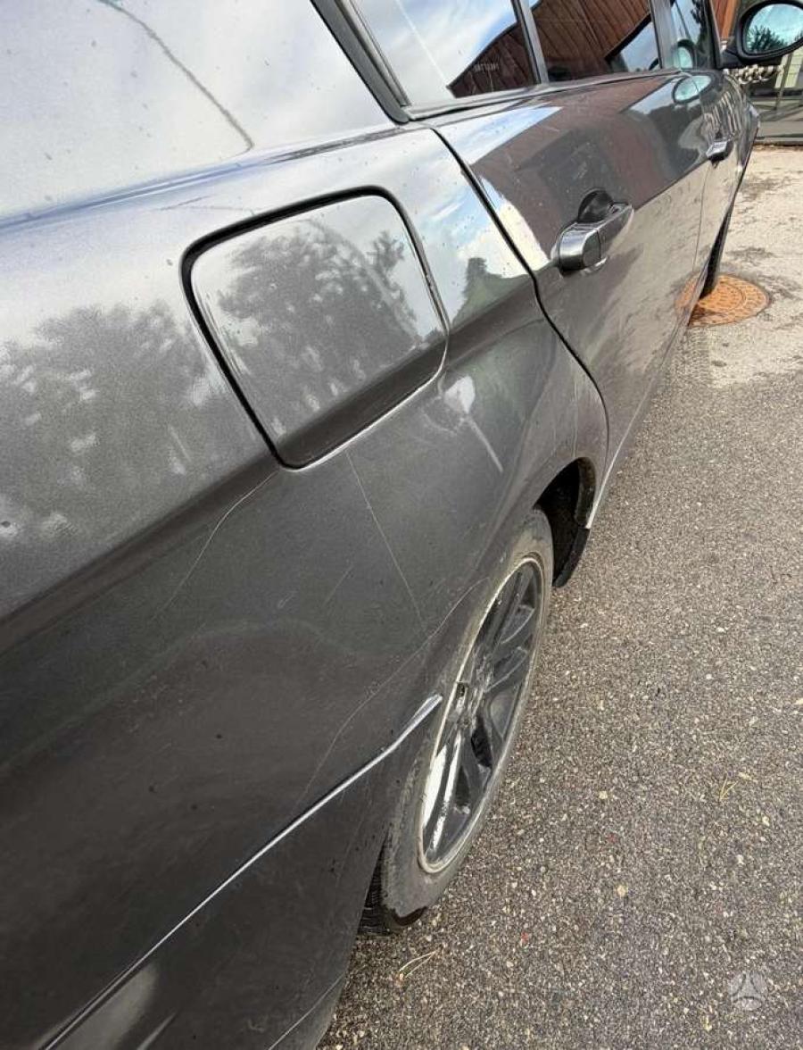 Pelēks BMW 320 2005 Kauņa, ar dzinēja tilpumu 2.00 L un nobraukumu 498 tūkst. km par 2000 €, foto 5 vietnē AUTOMOTO.COM.LV