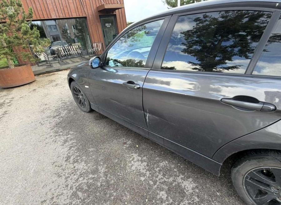 Pelēks BMW 320 2005 Kauņa, ar dzinēja tilpumu 2.00 L un nobraukumu 498 tūkst. km par 2000 €, foto 6 vietnē AUTOMOTO.COM.LV