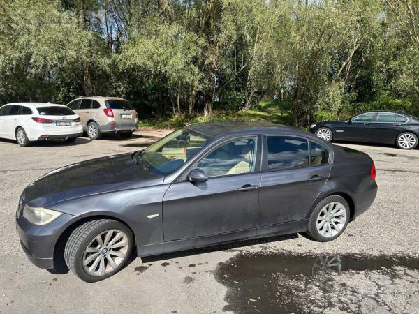 BMW 320 2005 in Riga on AUTOMOTO.COM.LV Grey BMW 320 2005 in Riga, with an engine capacity of 2.00 L and mileage of 252 thousand km for 2199 €, photo 1 on AUTOMOTO.COM.LV