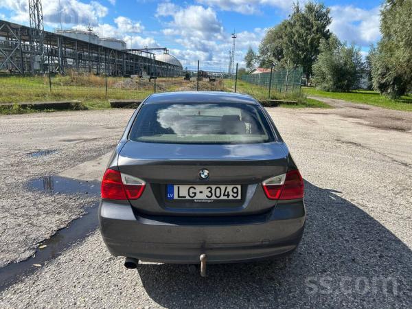 BMW 320 2005 in Riga on AUTOMOTO.COM.LV Grey BMW 320 2005 in Riga, with an engine capacity of 2.00 L and mileage of 252 thousand km for 2199 €, photo 4 on AUTOMOTO.COM.LV