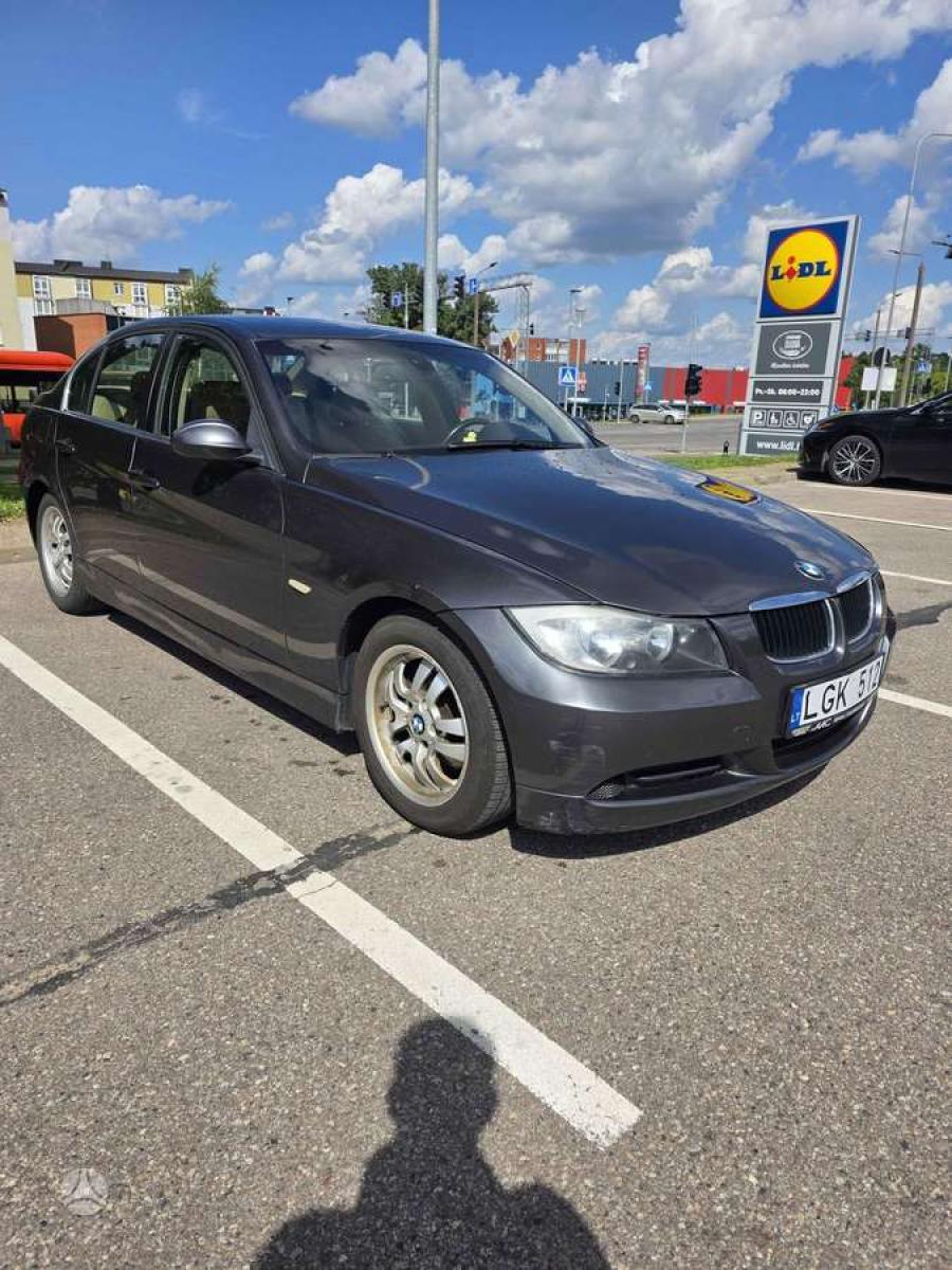Grey BMW 320 2005 in Vilnius, with an engine capacity of 2.00 L and mileage of 339 thousand km for 1999 €, photo 1 on AUTOMOTO.COM.LV