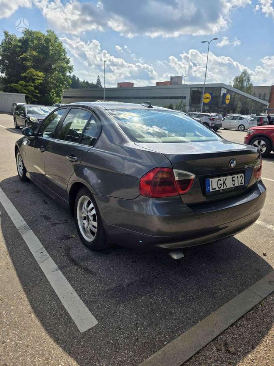 Grey BMW 320 2005 in Vilnius, with an engine capacity of 2.00 L and mileage of 339 thousand km for 1999 €, photo 4 on AUTOMOTO.COM.LV