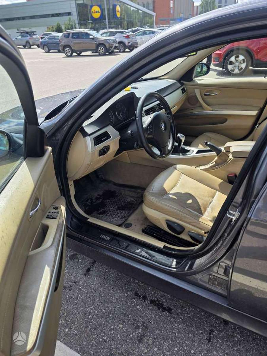 Grey BMW 320 2005 in Vilnius, with an engine capacity of 2.00 L and mileage of 339 thousand km for 1999 €, photo 7 on AUTOMOTO.COM.LV