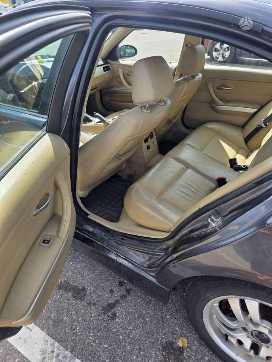 Grey BMW 320 2005 in Vilnius, with an engine capacity of 2.00 L and mileage of 339 thousand km for 1999 €, photo 8 on AUTOMOTO.COM.LV