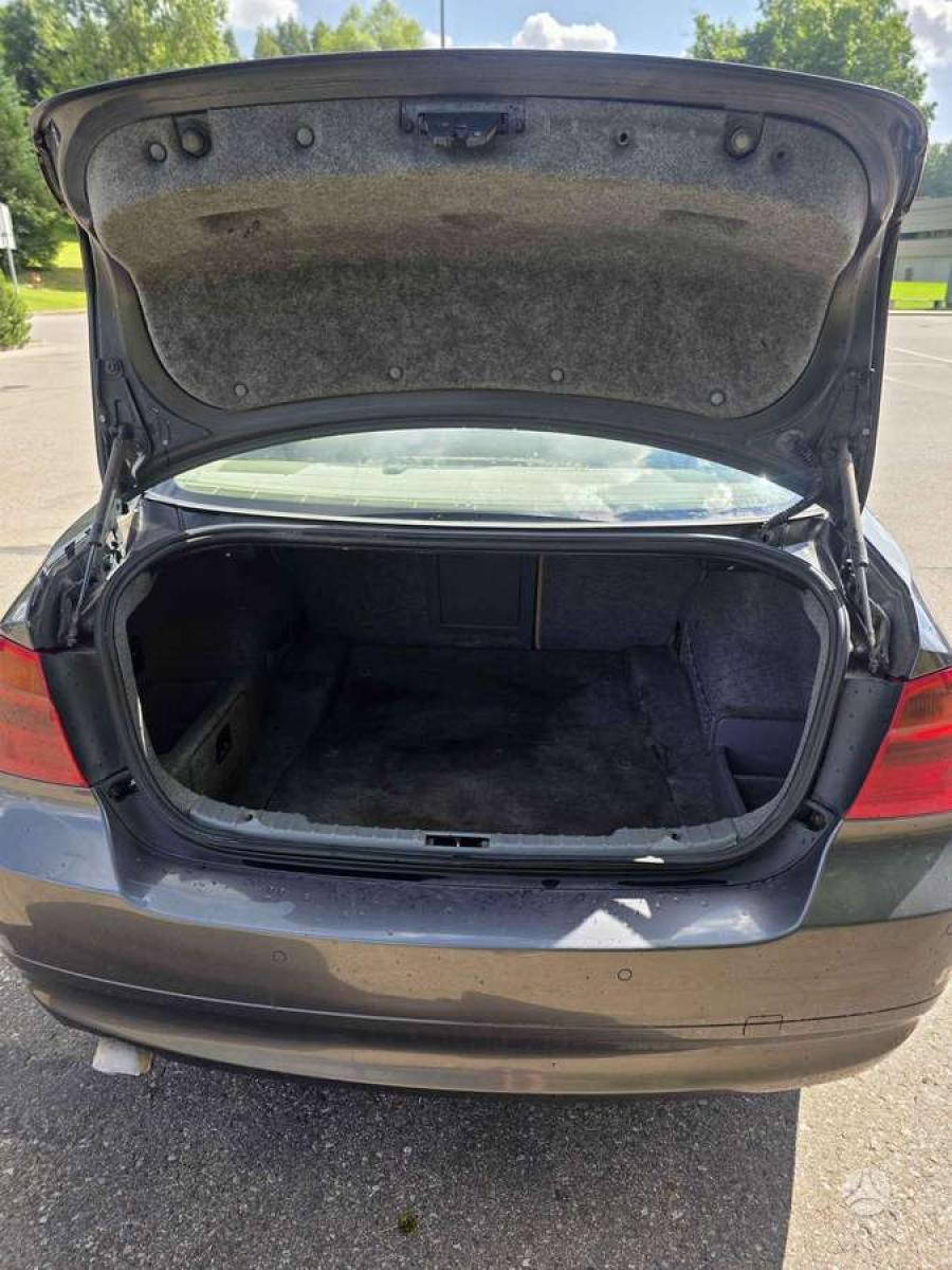 Grey BMW 320 2005 in Vilnius, with an engine capacity of 2.00 L and mileage of 339 thousand km for 1999 €, photo 9 on AUTOMOTO.COM.LV