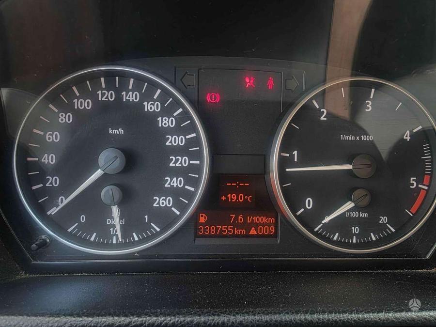 Grey BMW 320 2005 in Vilnius, with an engine capacity of 2.00 L and mileage of 339 thousand km for 1999 €, photo 13 on AUTOMOTO.COM.LV