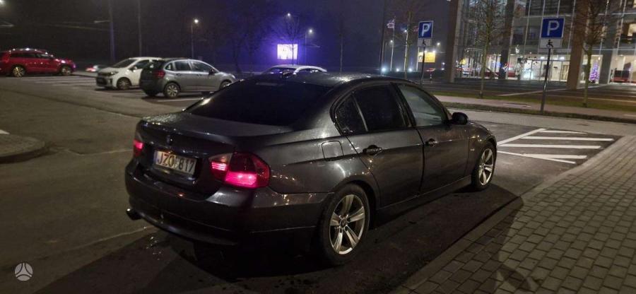 Pelēks BMW 320 2006 Kauņa, ar dzinēja tilpumu 2.00 L un nobraukumu 368 tūkst. km par 2900 €, foto 5 vietnē AUTOMOTO.COM.LV
