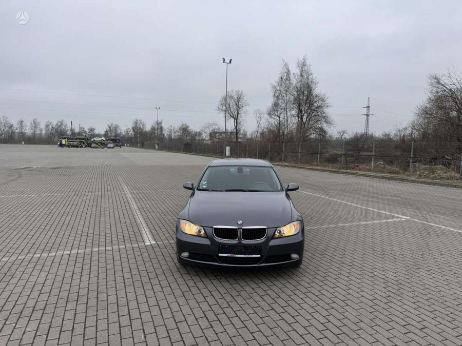 Grey BMW 320 2006 in Marijampole, with an engine capacity of 2.00 L and mileage of 176 thousand km for 3399 €, photo 1 on AUTOMOTO.COM.LV