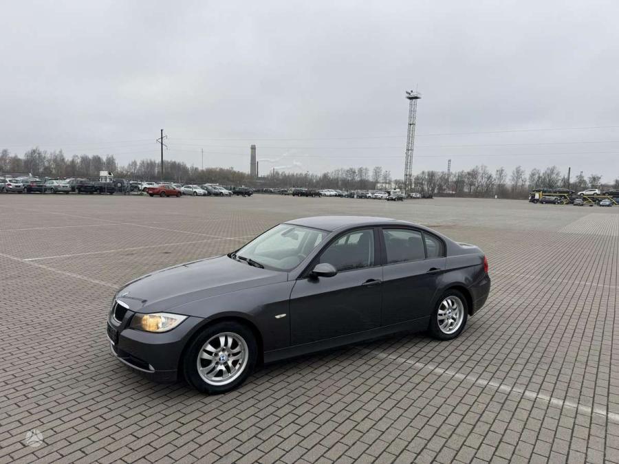 Grey BMW 320 2006 in Marijampole, with an engine capacity of 2.00 L and mileage of 176 thousand km for 3399 €, photo 2 on AUTOMOTO.COM.LV