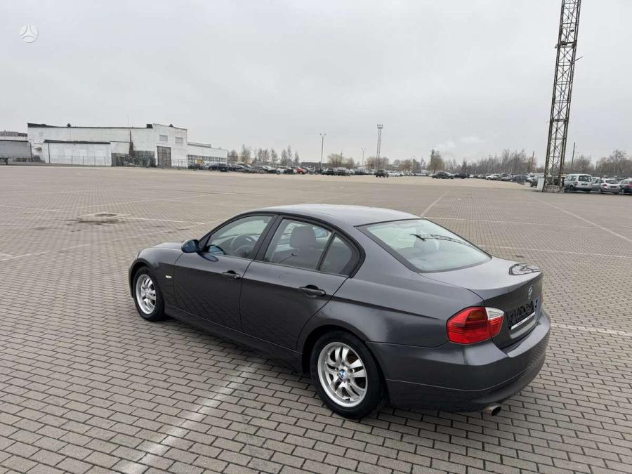 Grey BMW 320 2006 in Marijampole, with an engine capacity of 2.00 L and mileage of 176 thousand km for 3399 €, photo 3 on AUTOMOTO.COM.LV