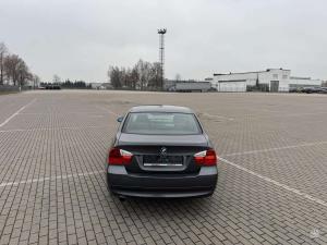 Grey BMW 320 2006 in Marijampole, with an engine capacity of 2.00 L and mileage of 176 thousand km for 3399 €, photo 4 on AUTOMOTO.COM.LV
