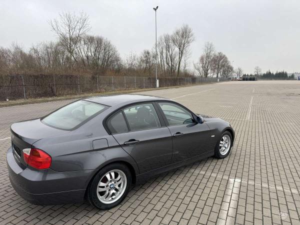 Grey BMW 320 2006 in Marijampole, with an engine capacity of 2.00 L and mileage of 176 thousand km for 3399 €, photo 5 on AUTOMOTO.COM.LV