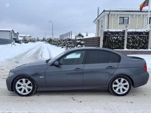 Grey BMW 320 2006 in Vilnius, with an engine capacity of 2.00 L and mileage of 390 thousand km for 2700 €, photo 2 on AUTOMOTO.COM.LV