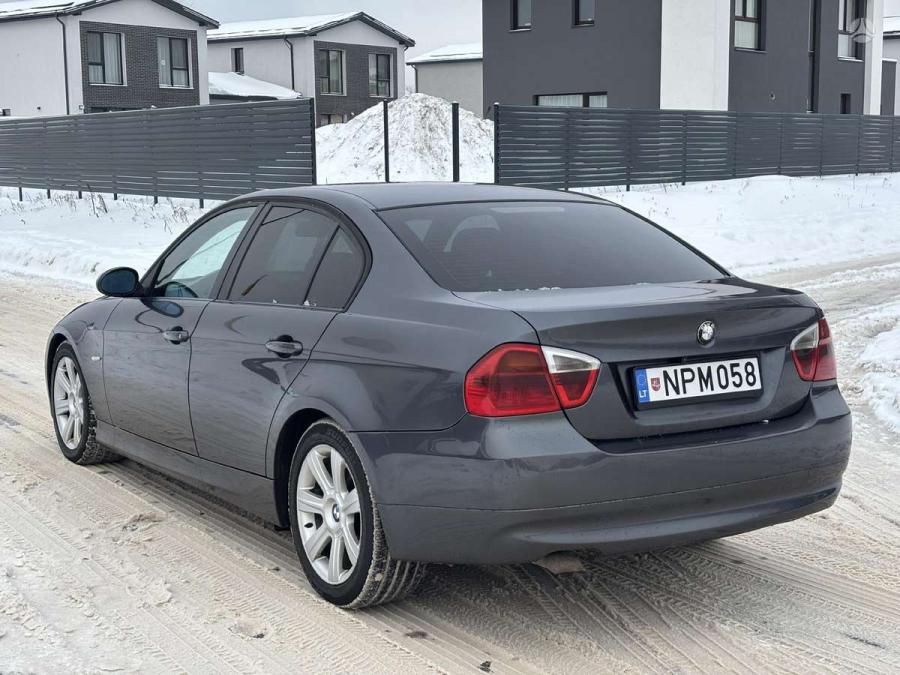Grey BMW 320 2006 in Vilnius, with an engine capacity of 2.00 L and mileage of 390 thousand km for 2700 €, photo 3 on AUTOMOTO.COM.LV