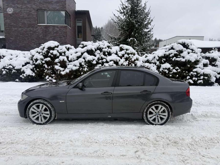 Grey BMW 320 2006 in Vilnius, with an engine capacity of 2.00 L and mileage of 308 thousand km for 3200 €, photo 2 on AUTOMOTO.COM.LV