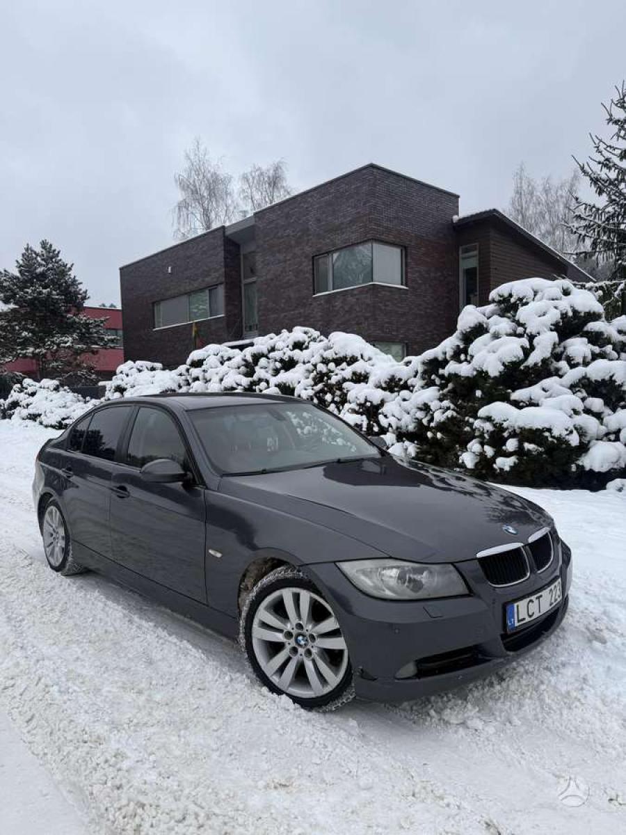 Grey BMW 320 2006 in Vilnius, with an engine capacity of 2.00 L and mileage of 308 thousand km for 3200 €, photo 3 on AUTOMOTO.COM.LV