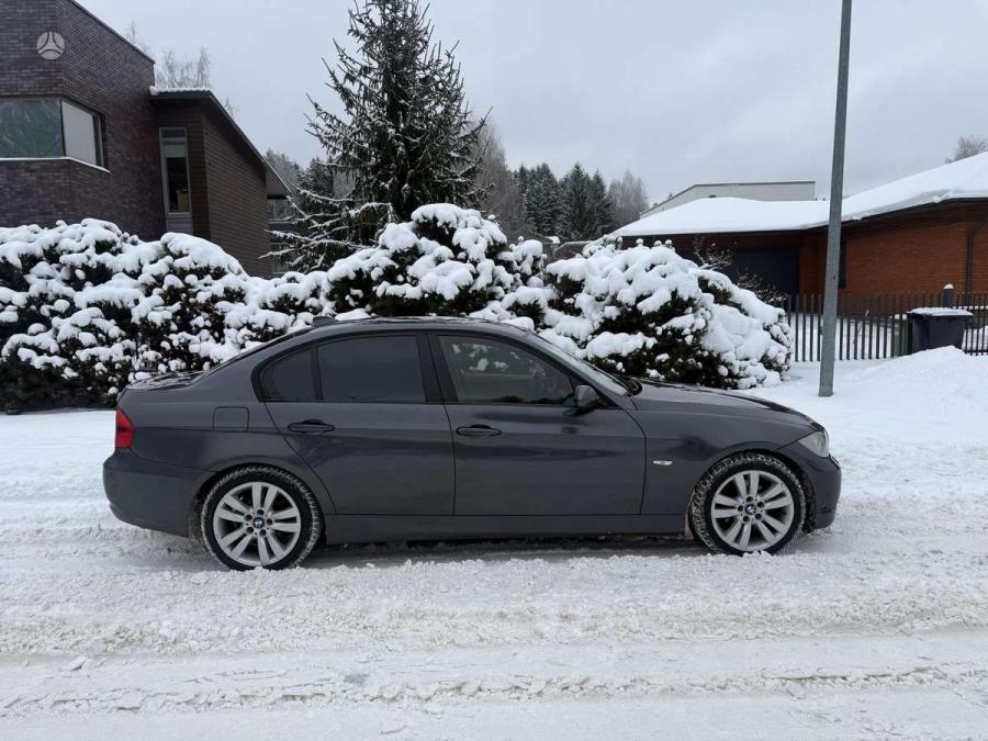 Grey BMW 320 2006 in Vilnius, with an engine capacity of 2.00 L and mileage of 308 thousand km for 3200 €, photo 4 on AUTOMOTO.COM.LV