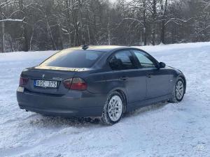 Pelēks BMW 320 2006 Viļņa, ar dzinēja tilpumu 2.00 L un nobraukumu 309 tūkst. km par 3780 €, foto 5 vietnē AUTOMOTO.COM.LV