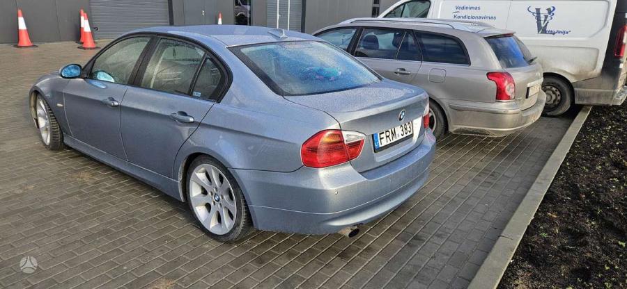 Pelēks BMW 320 2006 Šauļi, ar dzinēja tilpumu 2.00 L un nobraukumu 414 tūkst. km par 3200 €, foto 5 vietnē AUTOMOTO.COM.LV