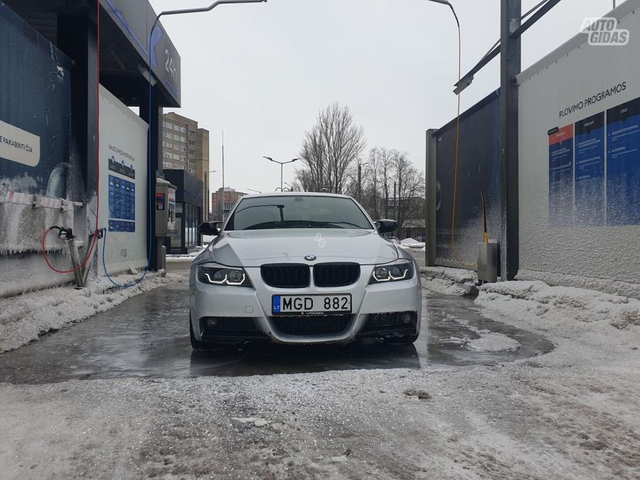 Grey BMW 320 2006 in Kaunas, with an engine capacity of 2.00 L and mileage of 373 thousand km for 4999 €, photo 1 on AUTOMOTO.COM.LV