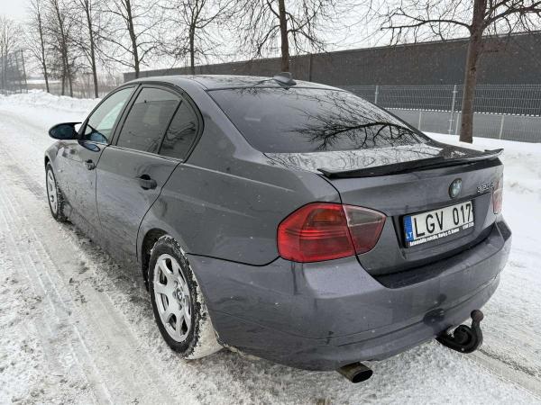 Pelēks BMW 320 2006 Klaipėda, ar dzinēja tilpumu 2.00 L un nobraukumu 240 tūkst. km par 3550 €, foto 3 vietnē AUTOMOTO.COM.LV