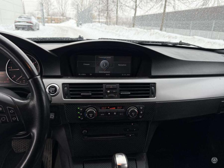 Grey BMW 320 2006 in Klaipeda, with an engine capacity of 2.00 L and mileage of 240 thousand km for 3550 €, photo 7 on AUTOMOTO.COM.LV