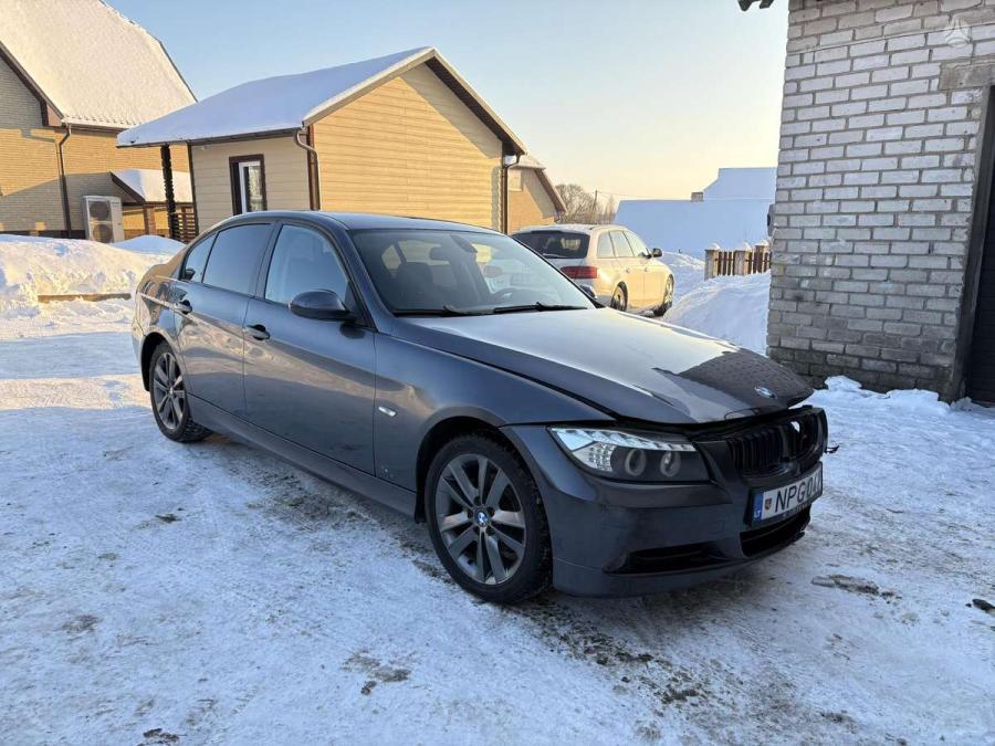 Grey BMW 320 2006 in Raseiniai, with an engine capacity of 2.00 L and mileage of 263 thousand km for 1300 €, photo 1 on AUTOMOTO.COM.LV