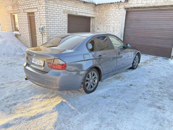Grey BMW 320 2006 in Raseiniai, with an engine capacity of 2.00 L and mileage of 263 thousand km for 1300 €, photo 2 on AUTOMOTO.COM.LV