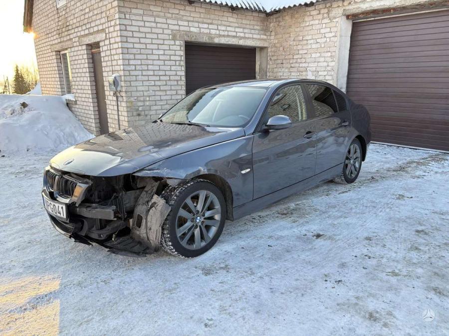 Grey BMW 320 2006 in Raseiniai, with an engine capacity of 2.00 L and mileage of 263 thousand km for 1300 €, photo 3 on AUTOMOTO.COM.LV