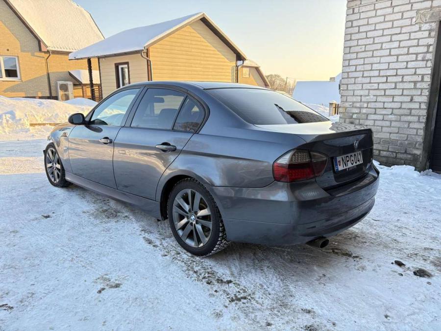 Grey BMW 320 2006 in Raseiniai, with an engine capacity of 2.00 L and mileage of 263 thousand km for 1300 €, photo 4 on AUTOMOTO.COM.LV