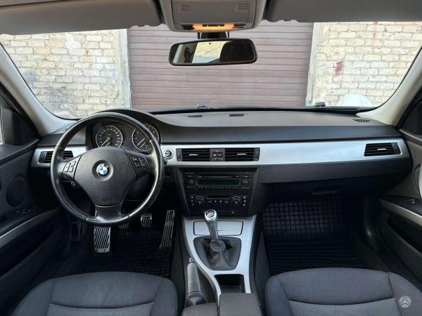 Grey BMW 320 2006 in Raseiniai, with an engine capacity of 2.00 L and mileage of 263 thousand km for 1300 €, photo 9 on AUTOMOTO.COM.LV