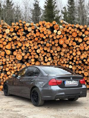 Grey BMW 320 2006 in Valmiera, with an engine capacity of 2.00 L and mileage of 302 thousand km for 4700 €, photo 6 on AUTOMOTO.COM.LV