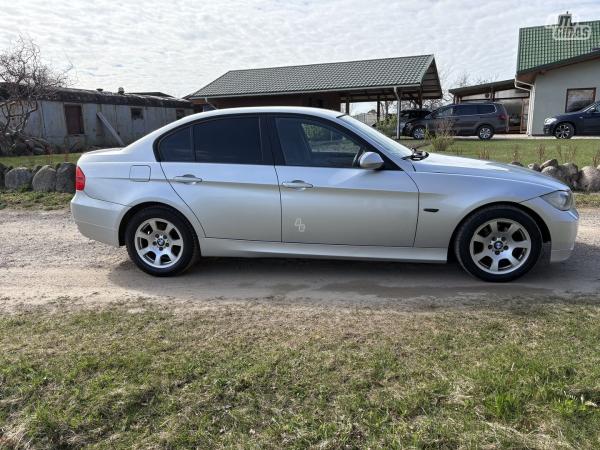 Pelēks BMW 320 2006 Viļņa, ar dzinēja tilpumu 2.00 L un nobraukumu 377 tūkst. km par 2250 €, foto 4 vietnē AUTOMOTO.COM.LV