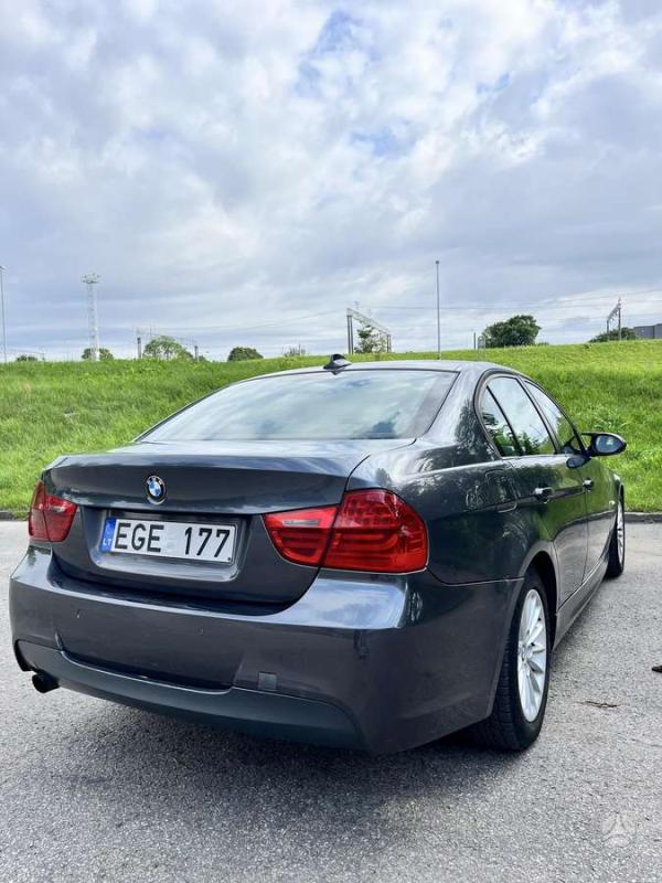 Pelēks BMW 320 2006 Viļņa, ar dzinēja tilpumu 2.00 L un nobraukumu 390 tūkst. km par 3350 €, foto 4 vietnē AUTOMOTO.COM.LV