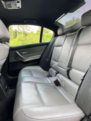 Grey BMW 320 2006 in Vilnius, with an engine capacity of 2.00 L and mileage of 390 thousand km for 3350 €, photo 12 on AUTOMOTO.COM.LV