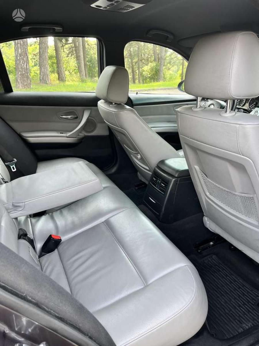 Grey BMW 320 2006 in Vilnius, with an engine capacity of 2.00 L and mileage of 390 thousand km for 3350 €, photo 13 on AUTOMOTO.COM.LV