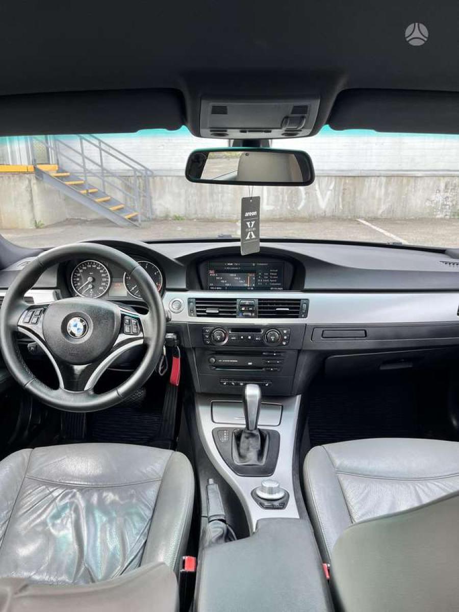 Grey BMW 320 2006 in Vilnius, with an engine capacity of 2.00 L and mileage of 390 thousand km for 3350 €, photo 15 on AUTOMOTO.COM.LV