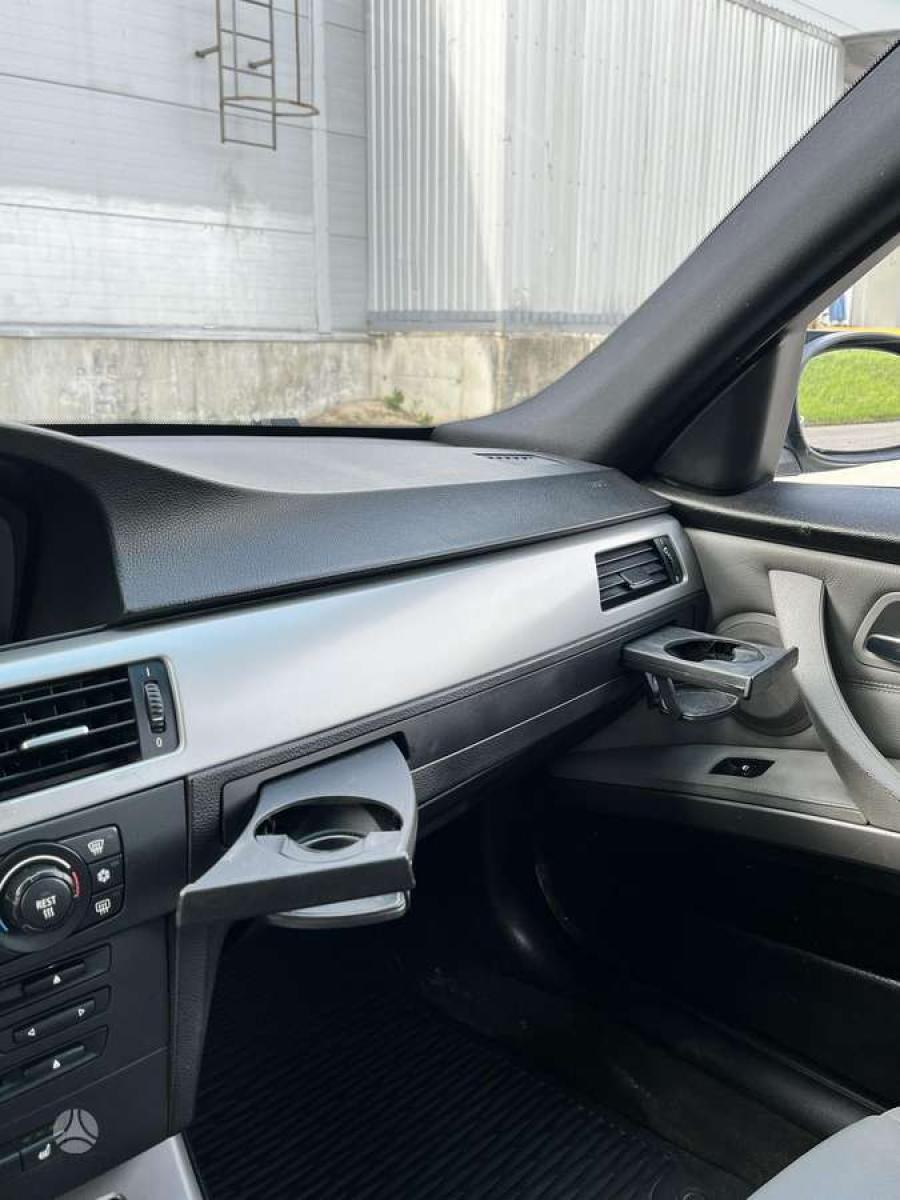 Grey BMW 320 2006 in Vilnius, with an engine capacity of 2.00 L and mileage of 390 thousand km for 3350 €, photo 18 on AUTOMOTO.COM.LV