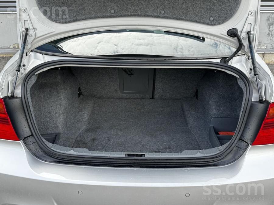 Grey BMW 320 2006 in Riga, with an engine capacity of 2.00 L and mileage of 372 thousand km for 5900 €, photo 24 on AUTOMOTO.COM.LV