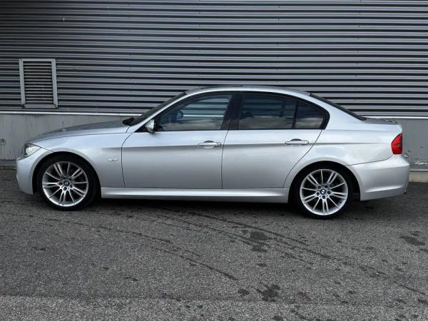 Grey BMW 320 2006 in Riga, with an engine capacity of 2.00 L and mileage of 372 thousand km for 5900 €, photo 2 on AUTOMOTO.COM.LV