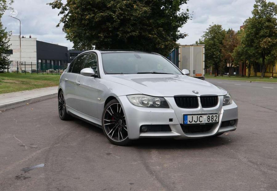 Pelēks BMW 320 2006 Viļņa, ar dzinēja tilpumu 2.00 L un nobraukumu 407 tūkst. km par 2350 €, foto 1 vietnē AUTOMOTO.COM.LV