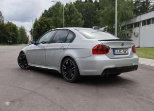Pelēks BMW 320 2006 Viļņa, ar dzinēja tilpumu 2.00 L un nobraukumu 407 tūkst. km par 2350 €, foto 5 vietnē AUTOMOTO.COM.LV