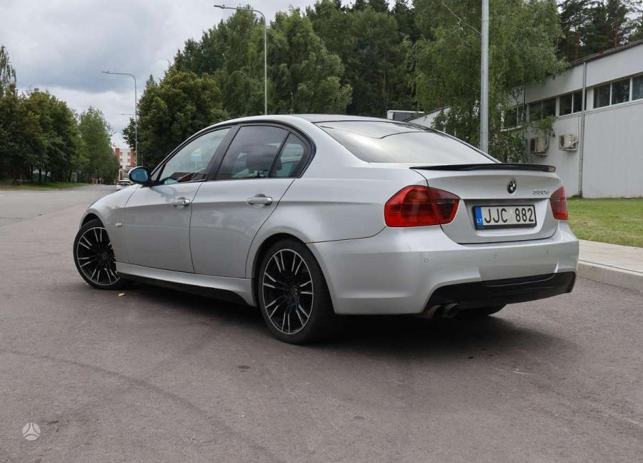 Pelēks BMW 320 2006 Viļņa, ar dzinēja tilpumu 2.00 L un nobraukumu 407 tūkst. km par 2350 €, foto 5 vietnē AUTOMOTO.COM.LV