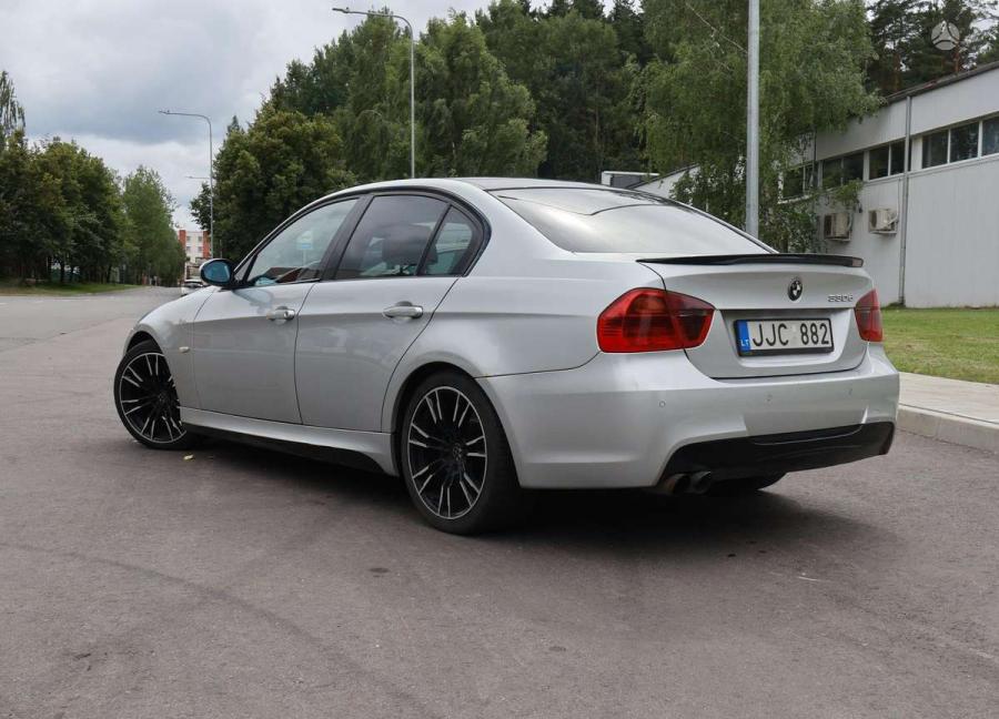 Pelēks BMW 320 2006 Viļņa, ar dzinēja tilpumu 2.00 L un nobraukumu 407 tūkst. km par 2350 €, foto 6 vietnē AUTOMOTO.COM.LV