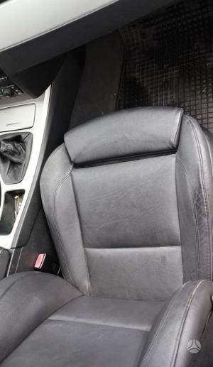Pelēks BMW 320 2006 Viļņa, ar dzinēja tilpumu 2.00 L un nobraukumu 407 tūkst. km par 2350 €, foto 13 vietnē AUTOMOTO.COM.LV