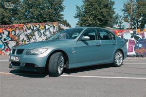 Pelēks BMW 320 2006 Klaipėda, ar dzinēja tilpumu 2.00 L un nobraukumu 275 tūkst. km par 2850 €, foto  vietnē AUTOMOTO.COM.LV